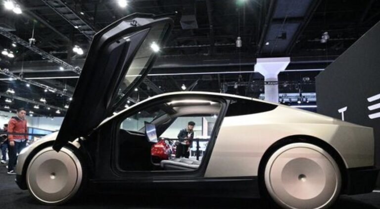 Tesla Delivers First Fully Driverless Car in Texas Breakthrough ...